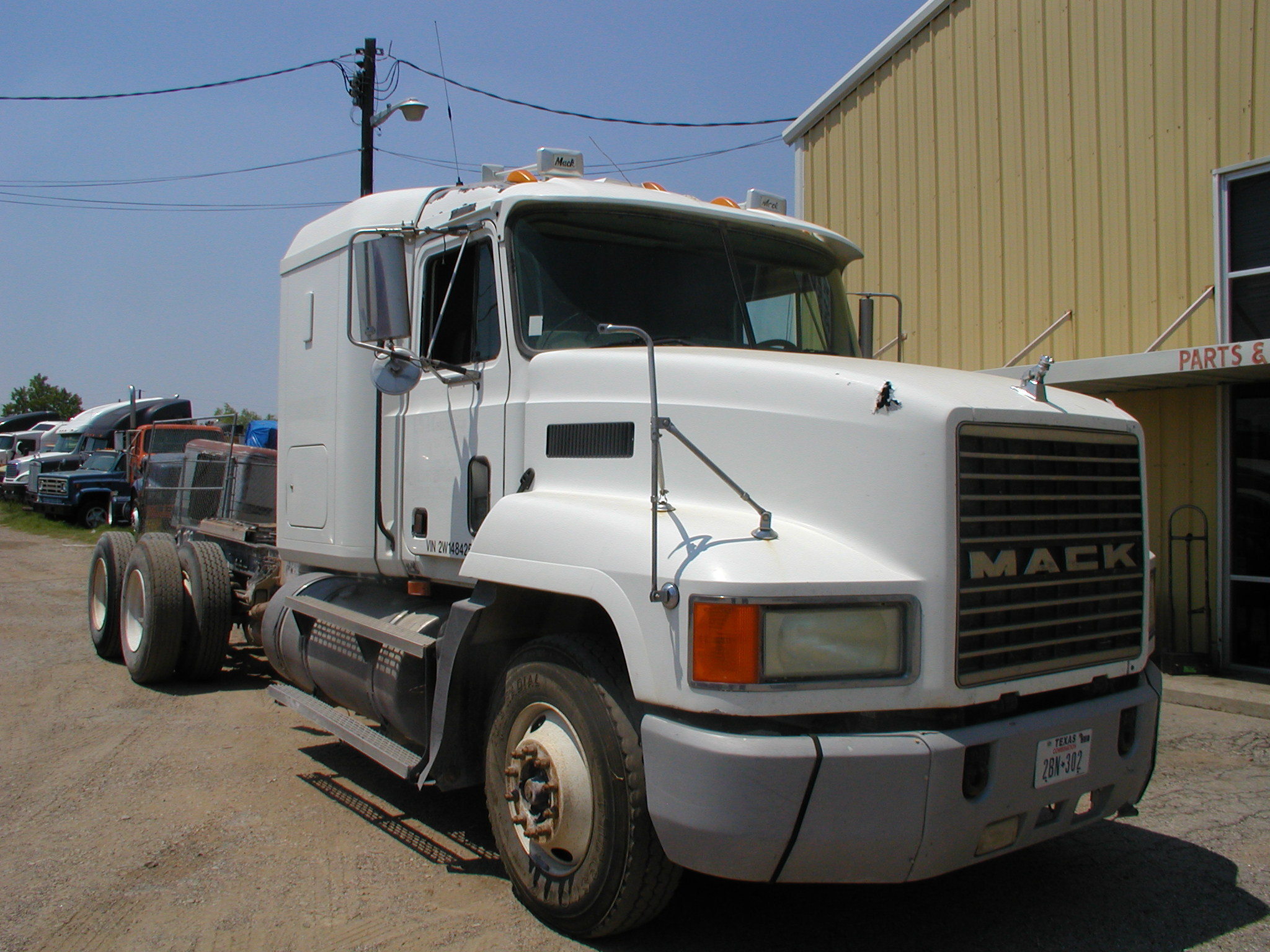 Used 2002 Mack CH613 For Sale in Dallas, TX - 104587545 - Commercial ...