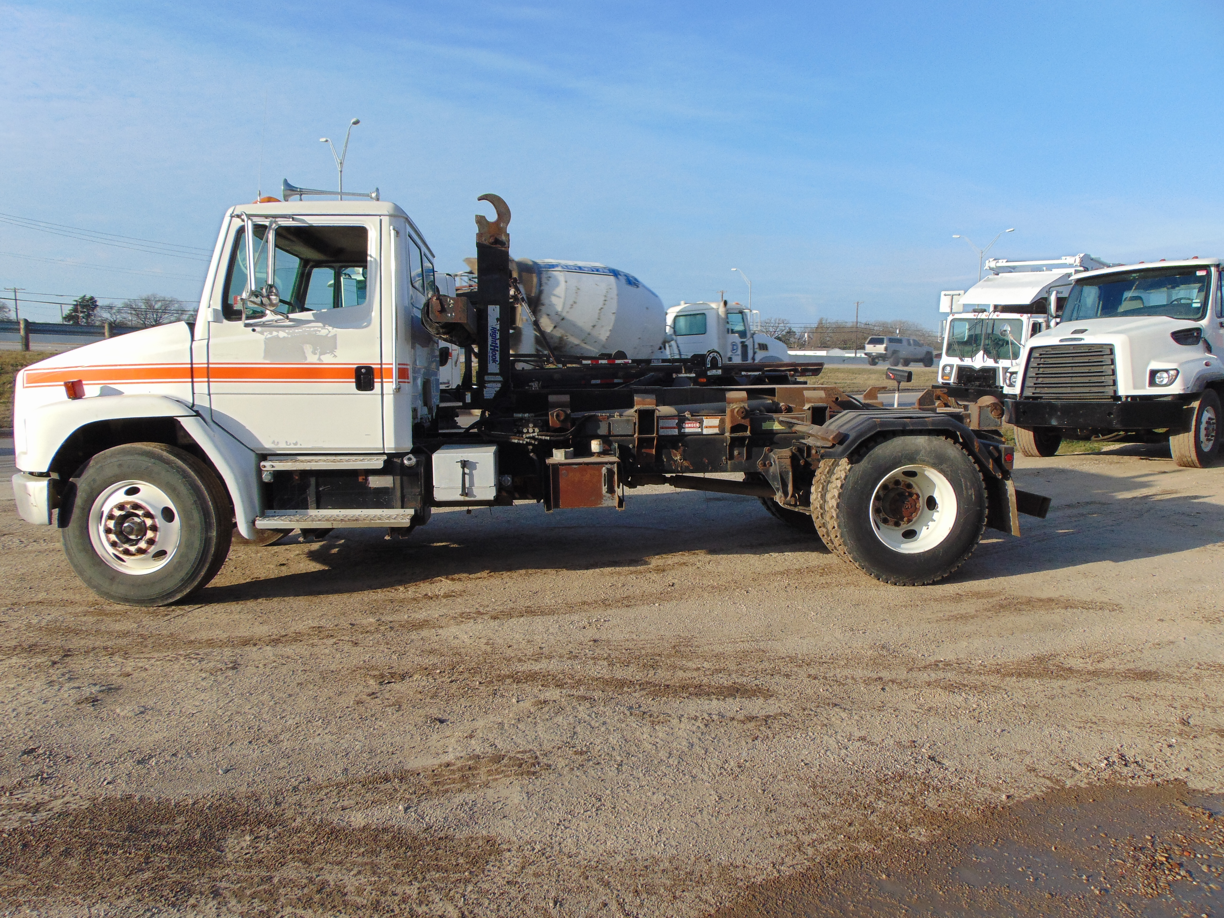 Used 2001 Freightliner FL70 For Sale in Dallas, TX - 5015427996 ...