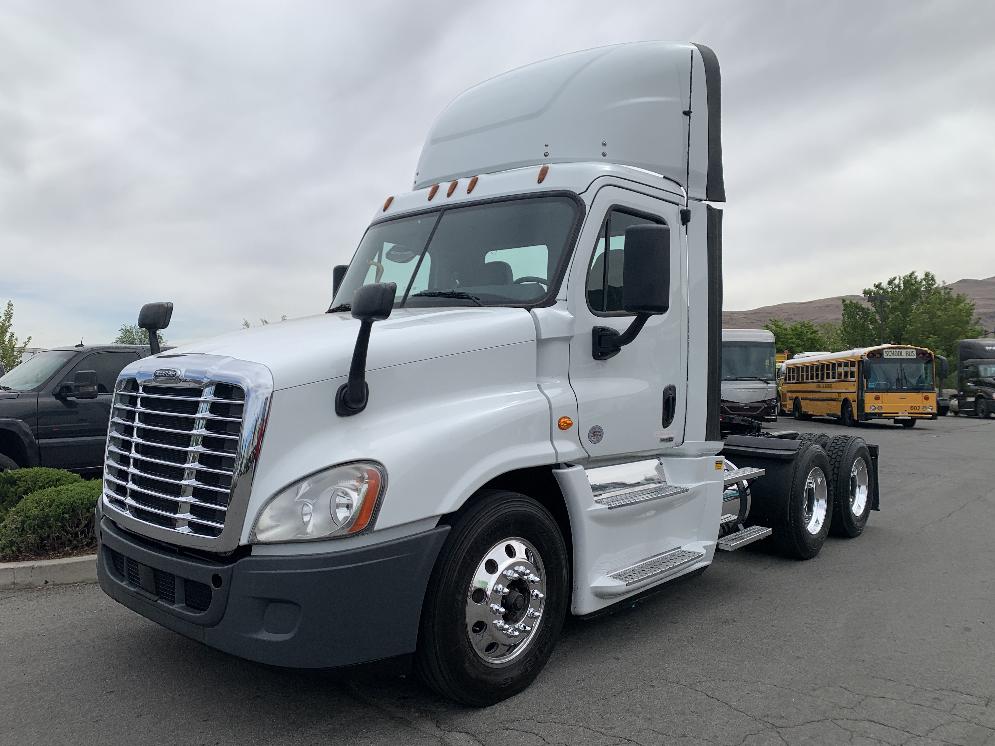 Used Conventional - Day Cab Trucks For Sale Near Me - Commercial Truck ...