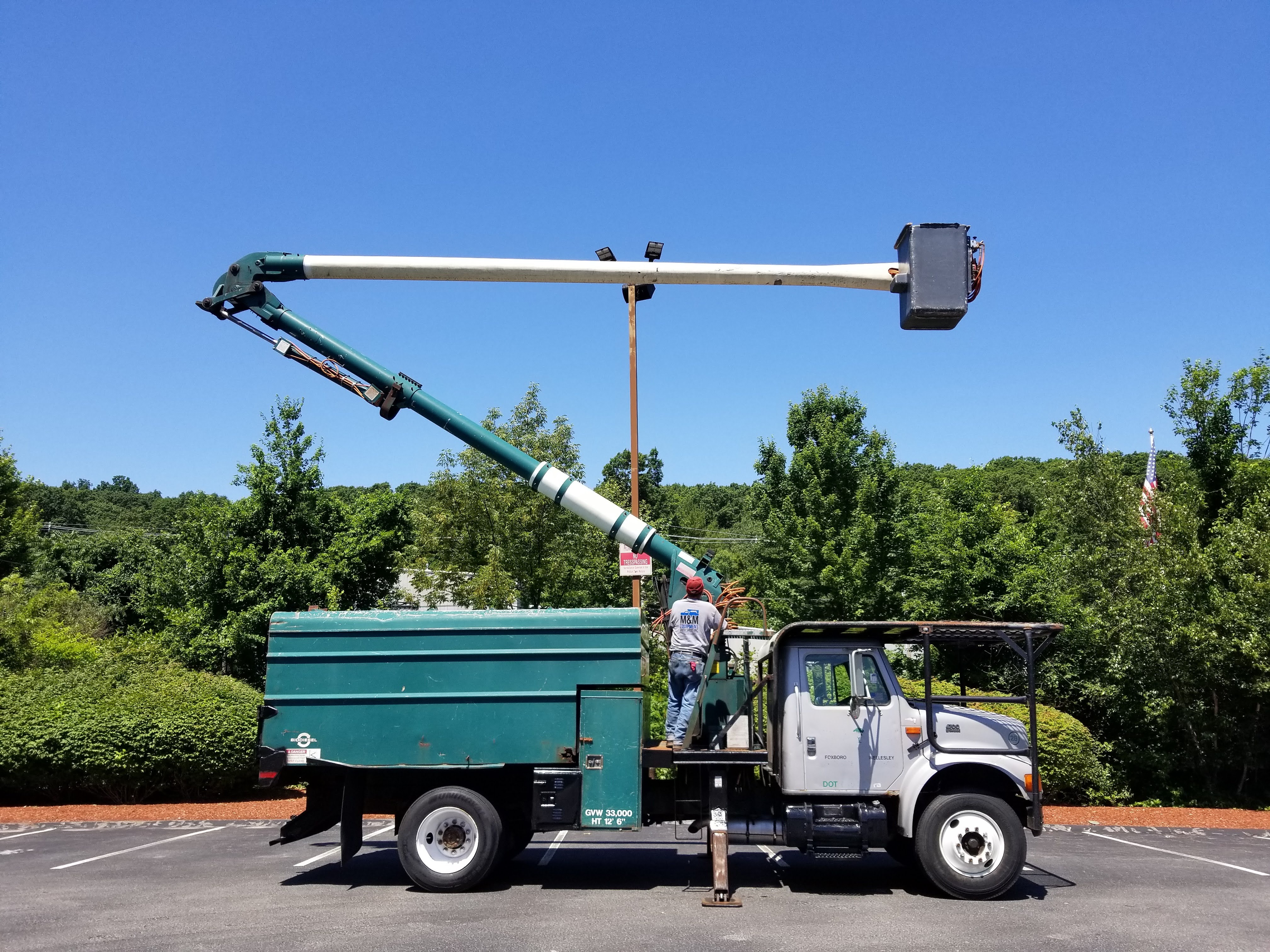 Chipper Trucks with Bucket Trucks For Sale Near Me - Commercial Truck ...