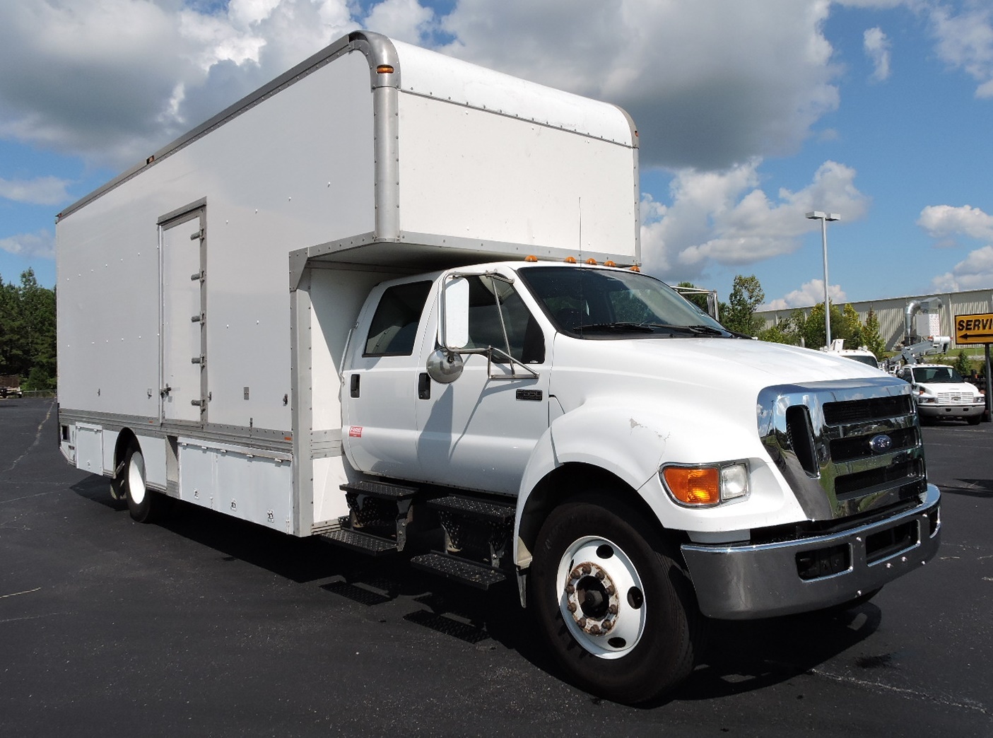 CREW CAB Box Truck - Straight Trucks For Sale Near Me - Commercial ...
