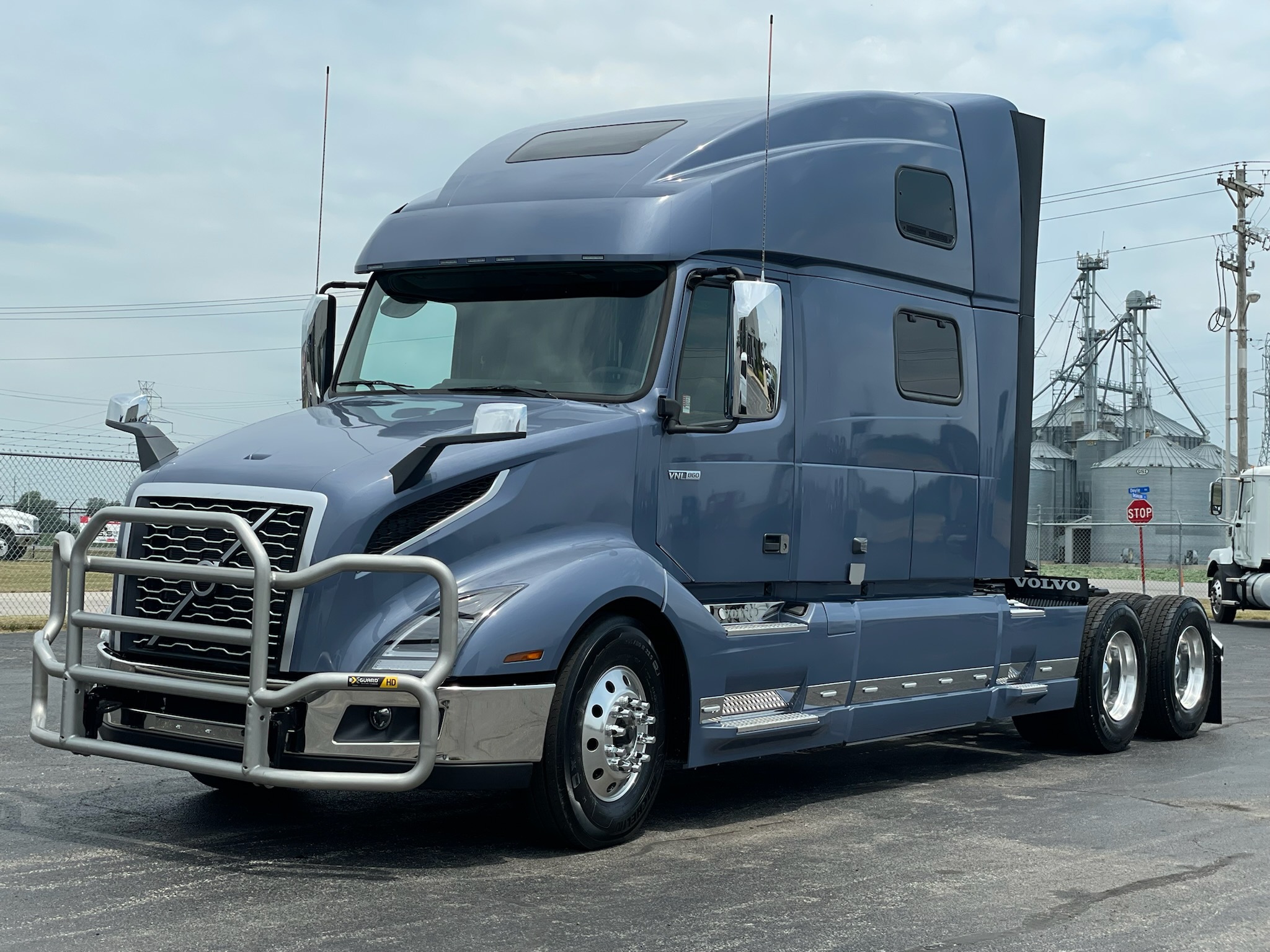 VNL64T860 For Sale - Volvo VNL64T860 Trucks Near Me - Commercial Truck ...