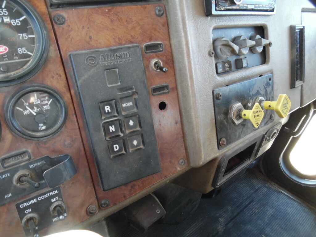 Used 2004 Peterbilt 330 For Sale in East Wareham, MA - 5024871698 ...