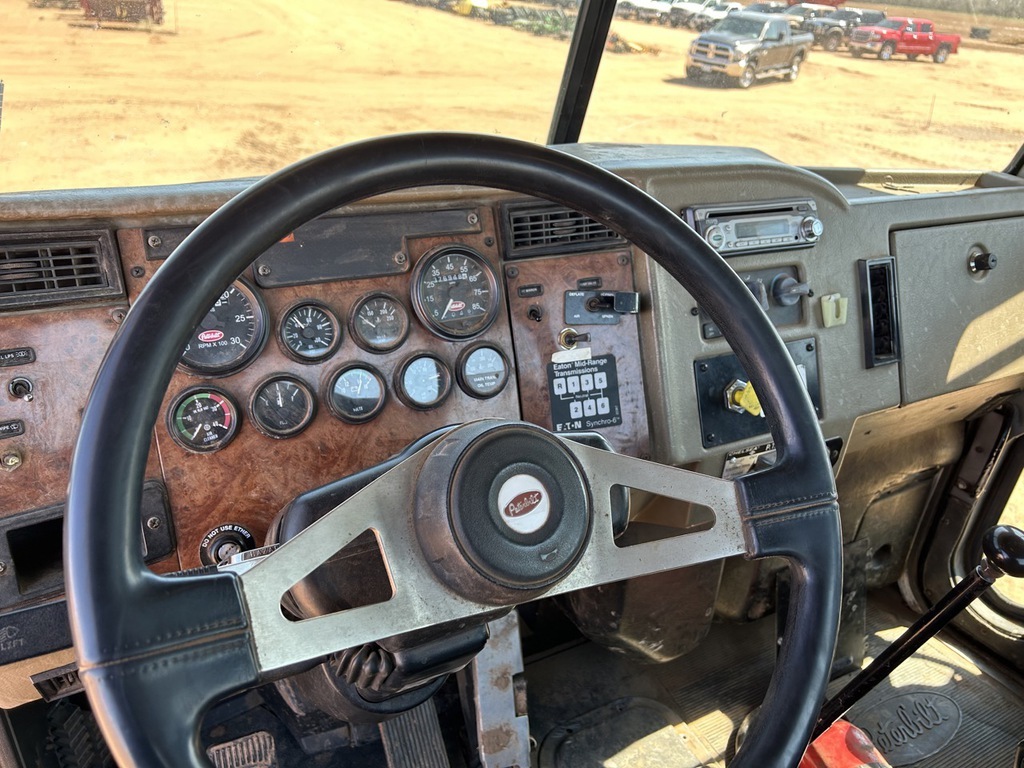 Used 2000 Peterbilt 330 For Sale in East Wareham, MA - 5025602805 ...