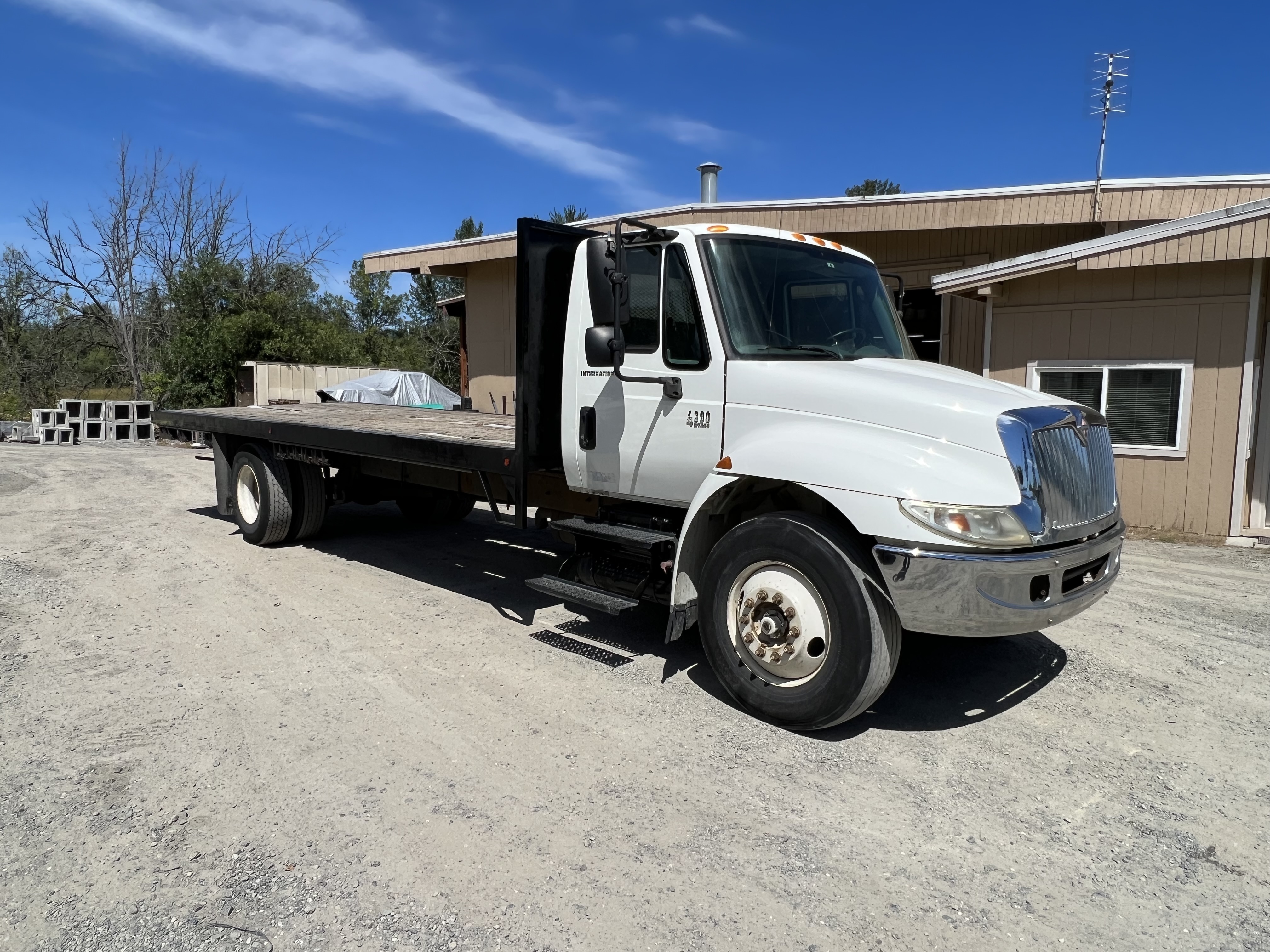 Flatbed Truck Class 6 (gvw 19501 - 26000) Trucks For Sale - Commercial ...