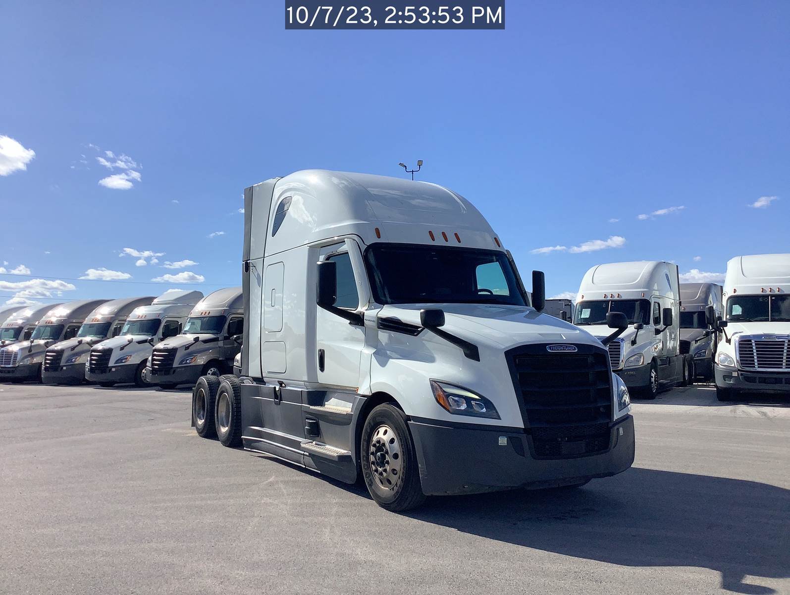 Used 2022 Freightliner Cascadia in Green Bay, WI - Commercial Truck Trader