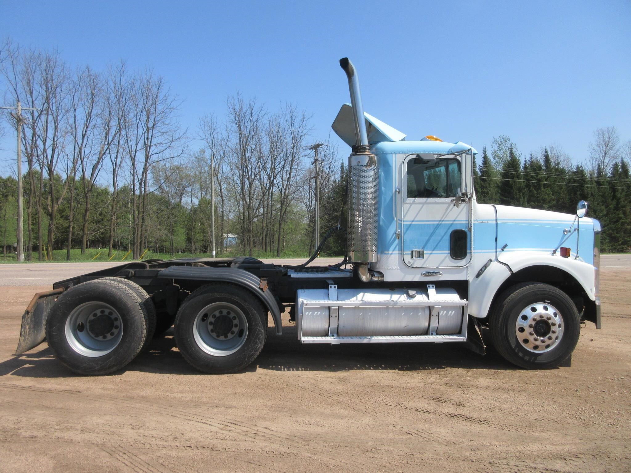Used 1999 Freightliner FLD120 For Sale in Wittenberg, WI - 5026573575 ...
