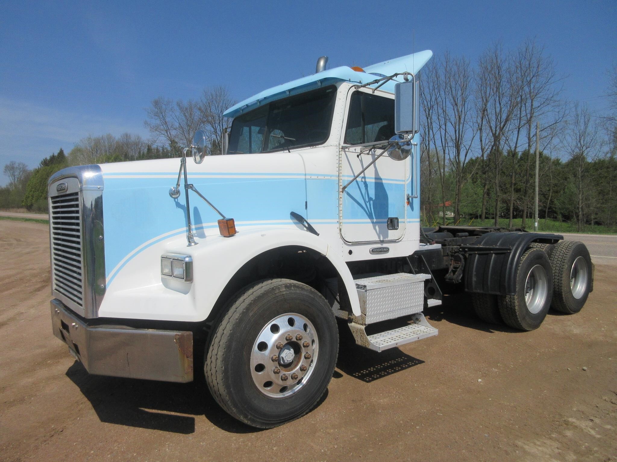 Used 1999 Freightliner FLD120 For Sale in Wittenberg, WI - 5026573575 ...
