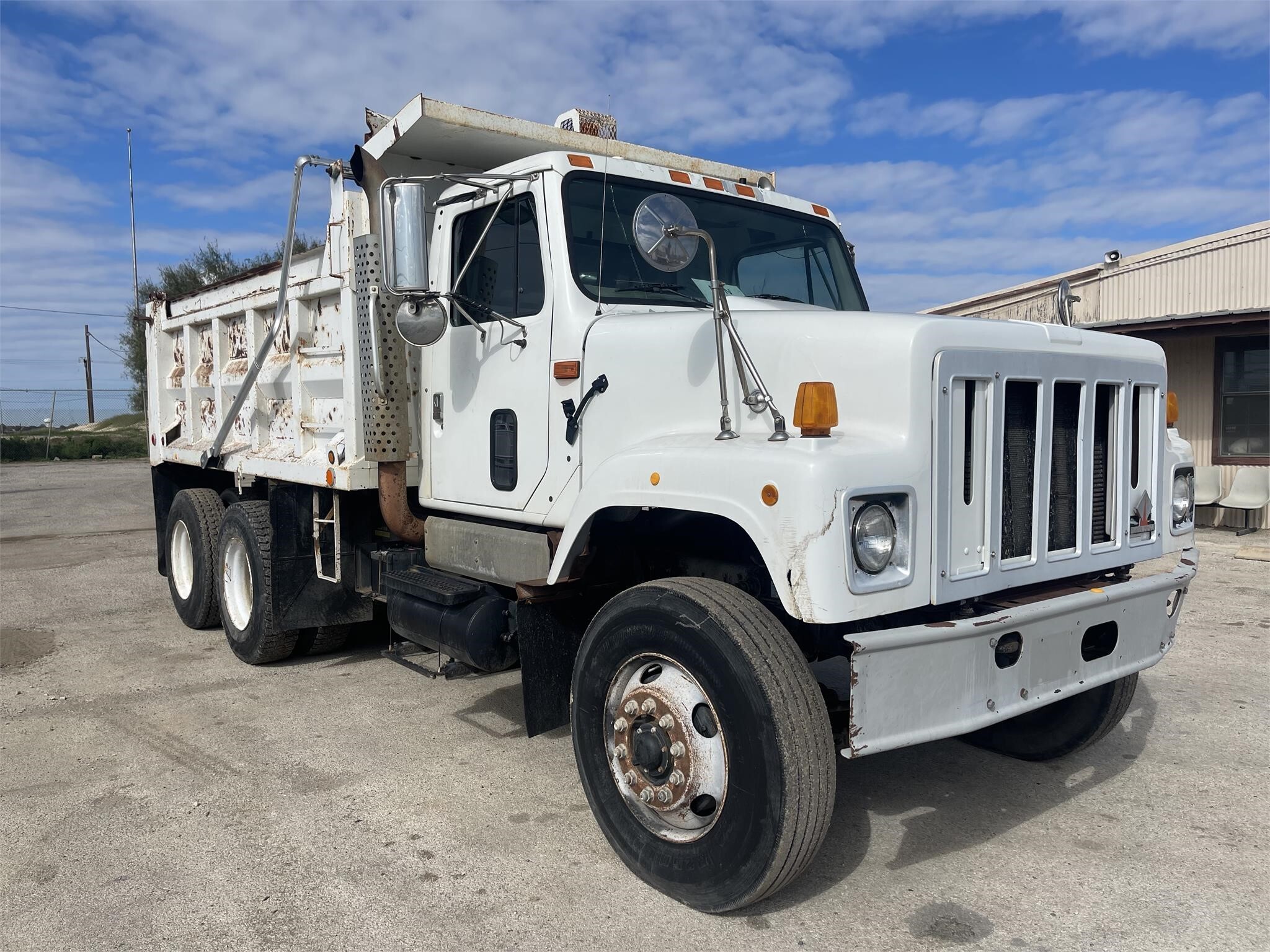 Used 2000 International S2500 For Sale in San Antonio, TX - 5025867013 ...